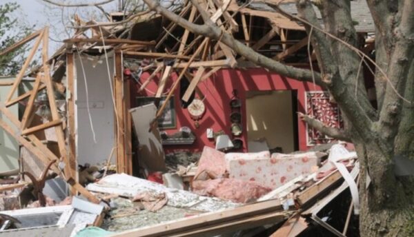 Неколку луѓе загинаа во торнадо во градот Гринфилд во американската ...