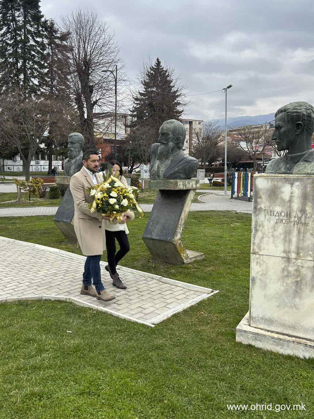 СВЕЖО ЦВЕЌЕ ВО ЧЕСТ НА АНДОН ДУКОВ - OhridSky